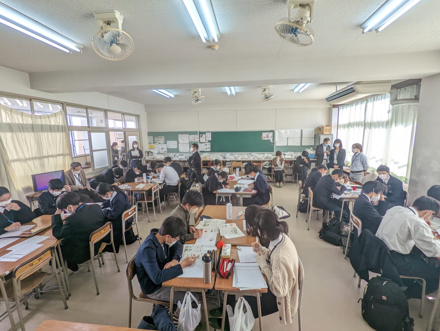 学校の探究学習にも活かせる問いで行うアイデアソン | 実績 | HackCamp